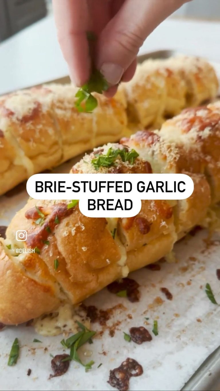 Brie Stuffed Garlic Bread - Mom Secret Ingrediets
